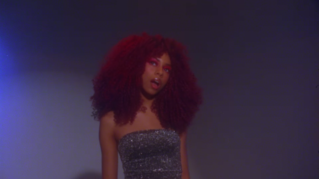 Ravyn Lenae – Sticky (Music Video) – Fashionably Early